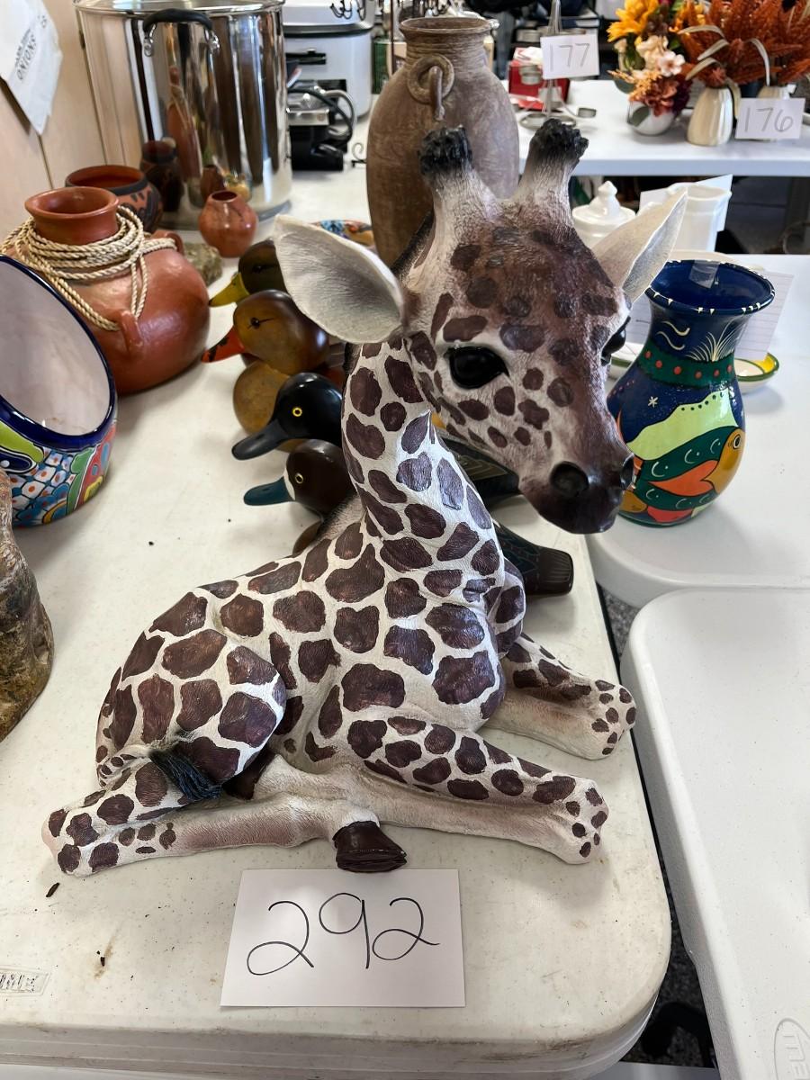 Brown/White Giraffe Statue | EstateSales.org