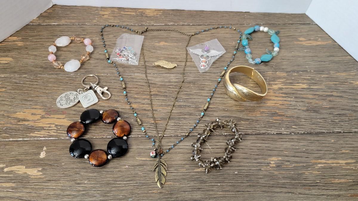 Random Jewelry | EstateSales.org