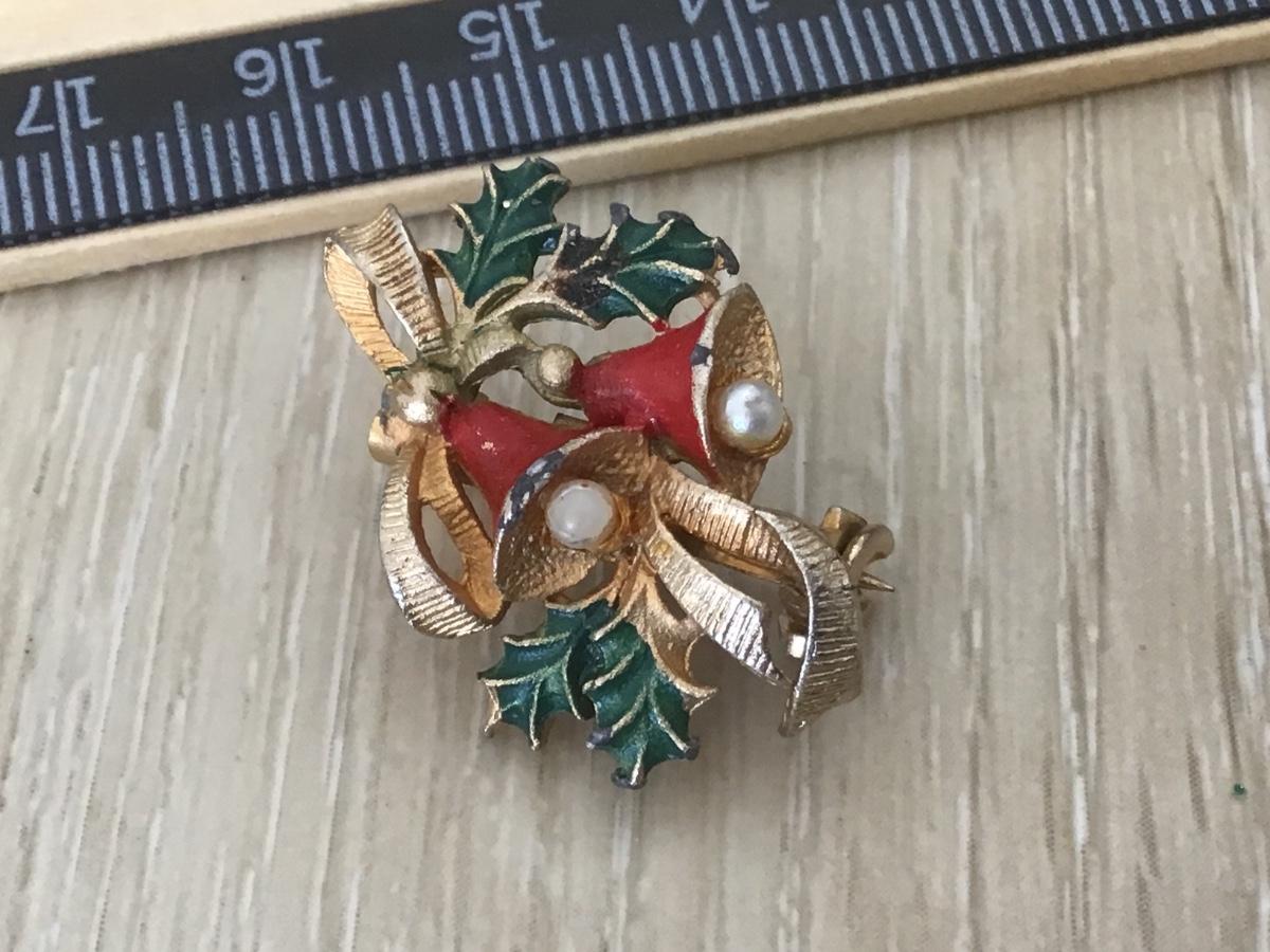 Vintage Roma pin | EstateSales.org