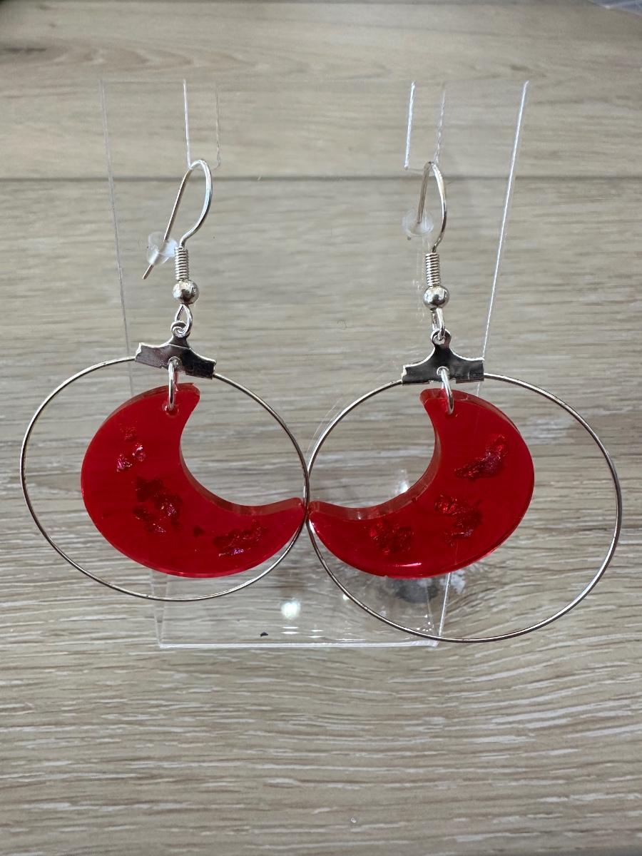 Sparky Bear women’s moon hoops | EstateSales.org