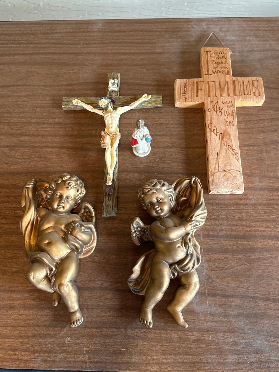 Holy set | EstateSales.org