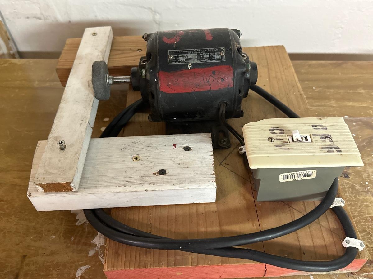 Makeshift sharpening station? | EstateSales.org