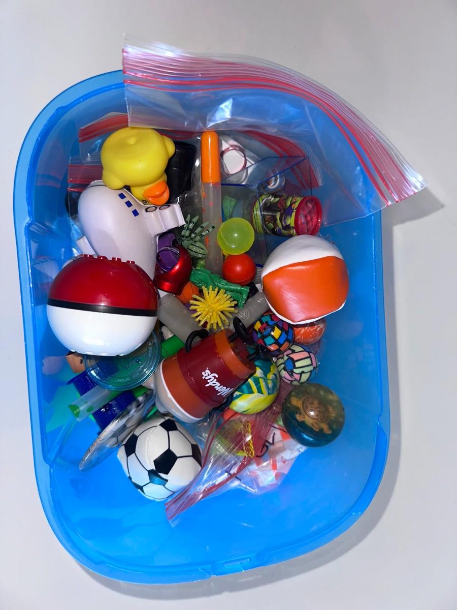 Bucket of random children's toys | EstateSales.org