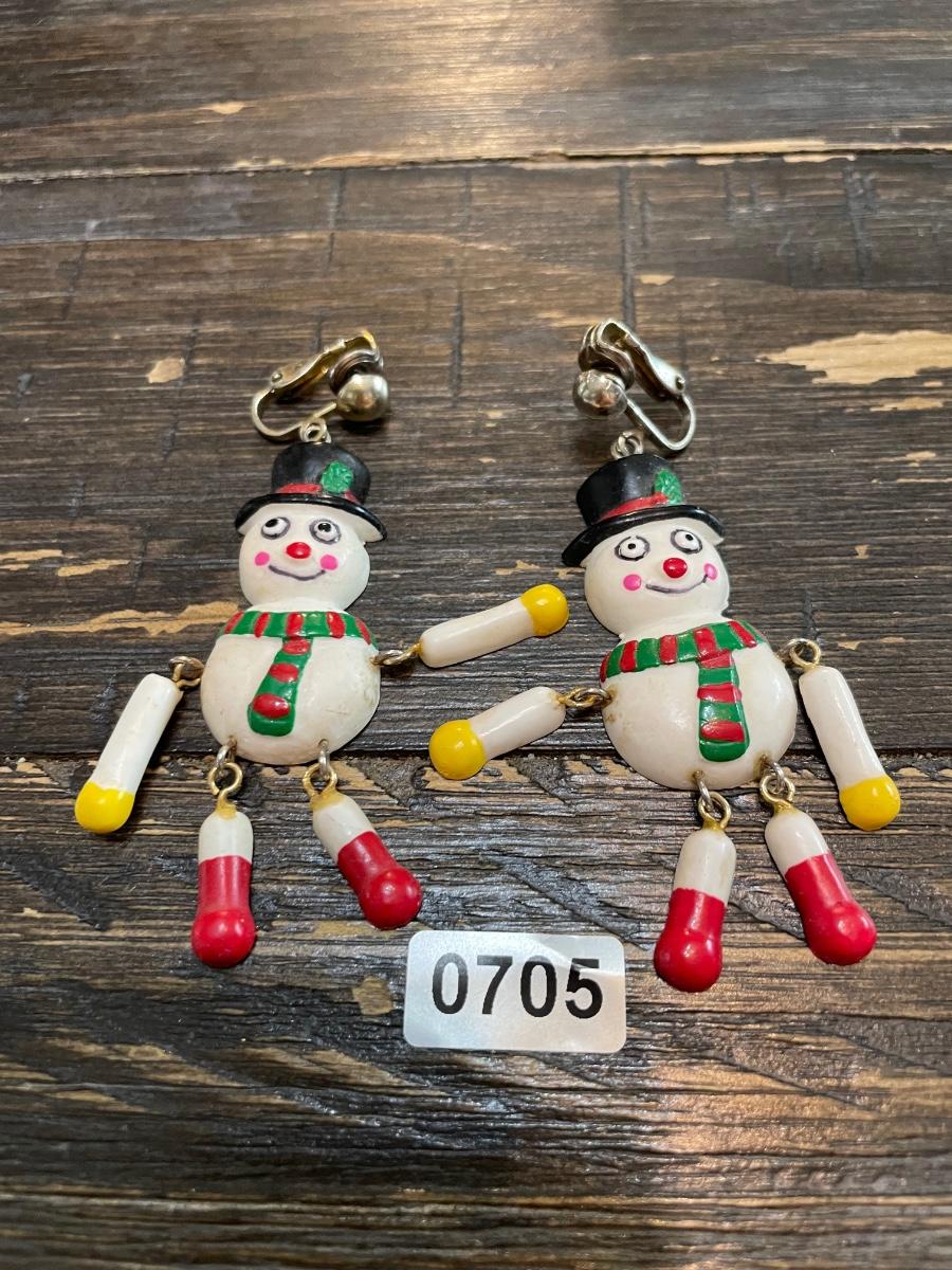 Snowmen clip earrings | EstateSales.org