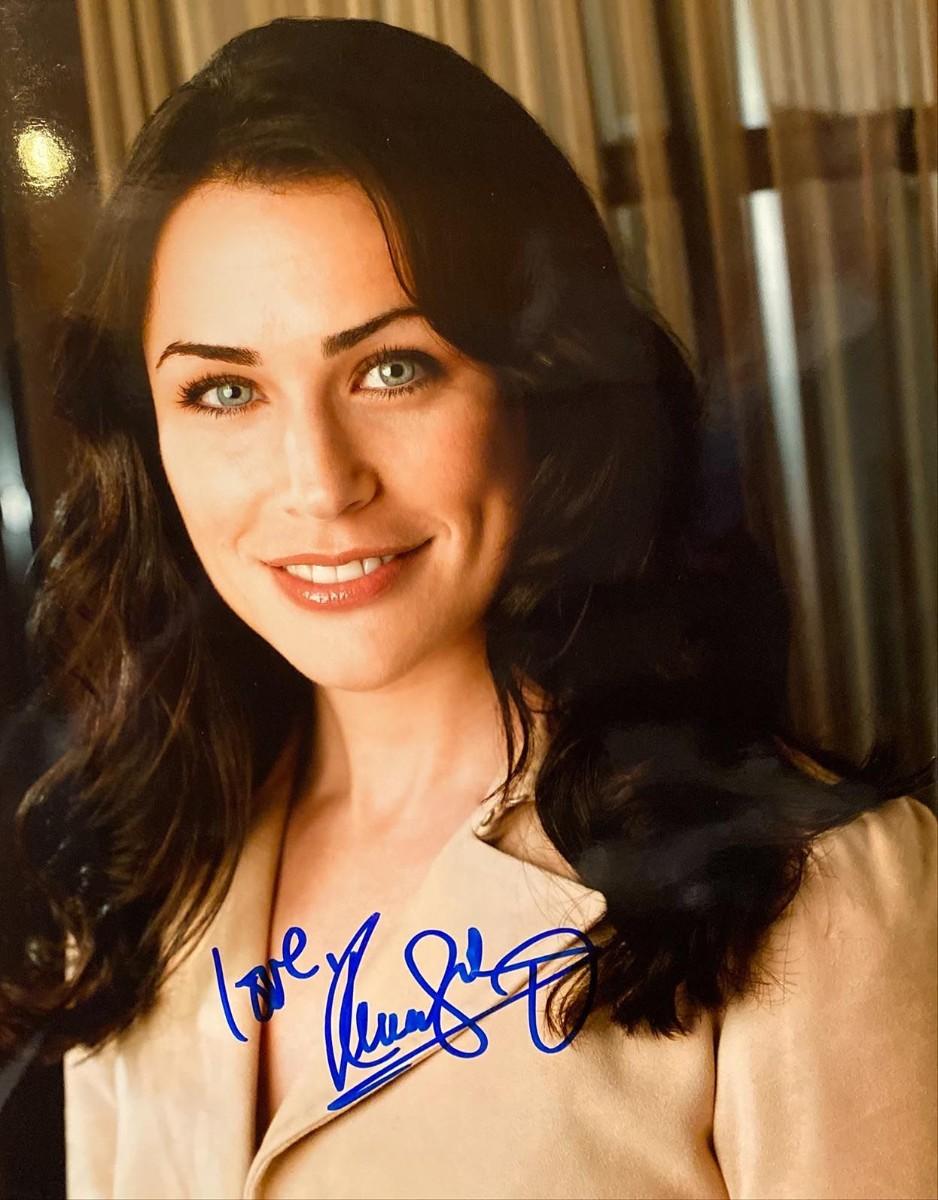 Rena Sofer signed photo | EstateSales.org