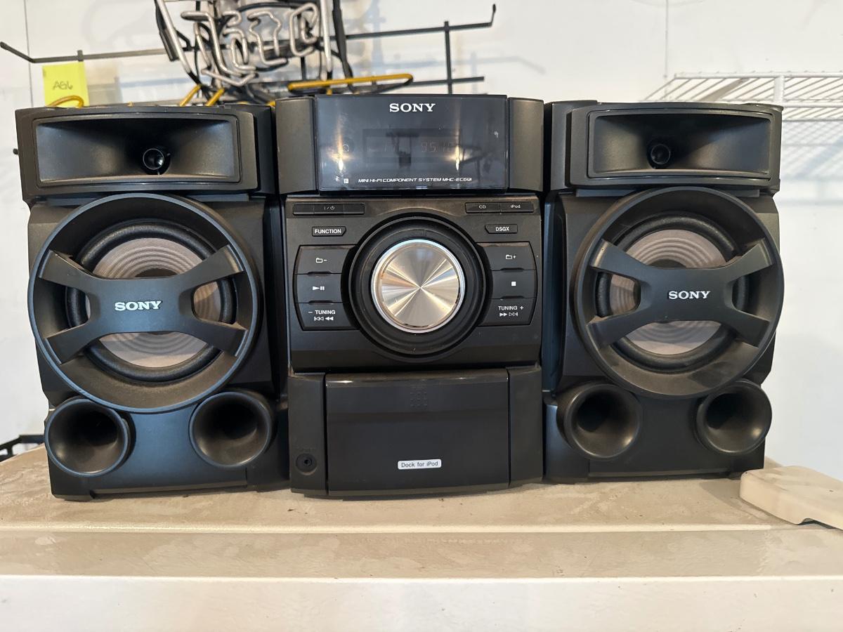 Sony stereo | EstateSales.org
