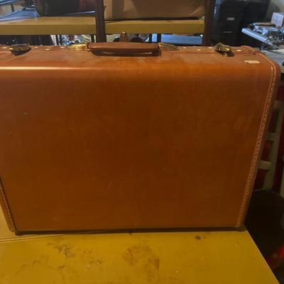 Vintage Samsonite suitcase | EstateSales.org