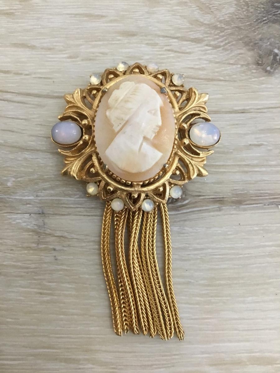 Vintage signed Geno ,high end, gorgeous carved shell cameo brooch ...