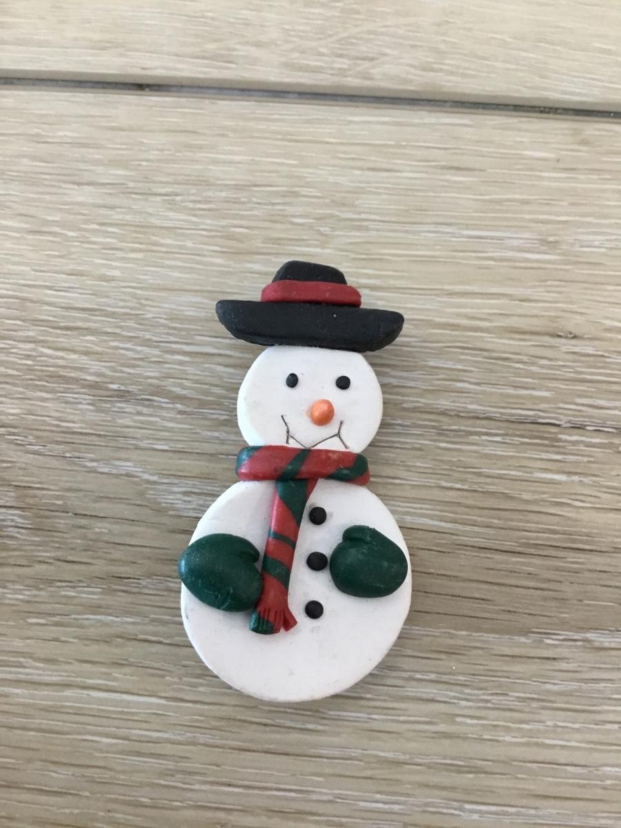 Snowman vintage pin | EstateSales.org