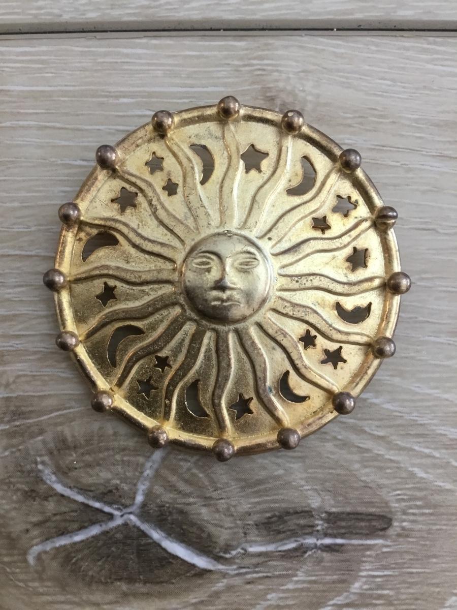 Vintage golden sun pendant, celestial pendant, brooch | EstateSales.org