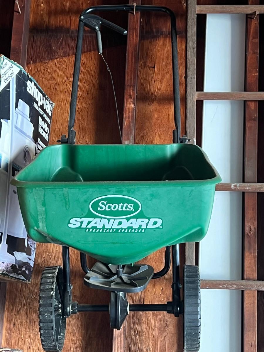 Scotts Spreader | EstateSales.org