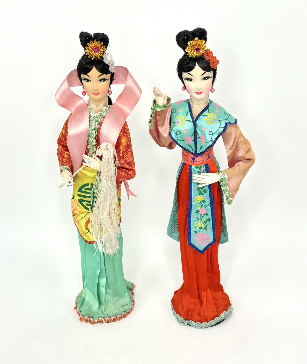 Vintage Set of 2 Chinese Souvenir Dolls | EstateSales.org