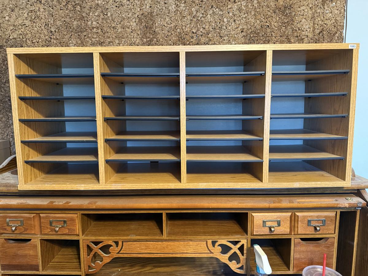 Desk top organizer | EstateSales.org