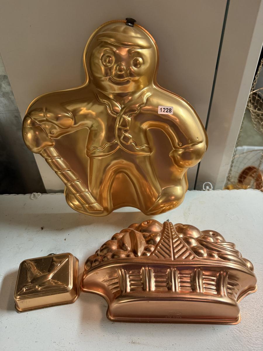 Copper cake pans-gingerbread man | EstateSales.org