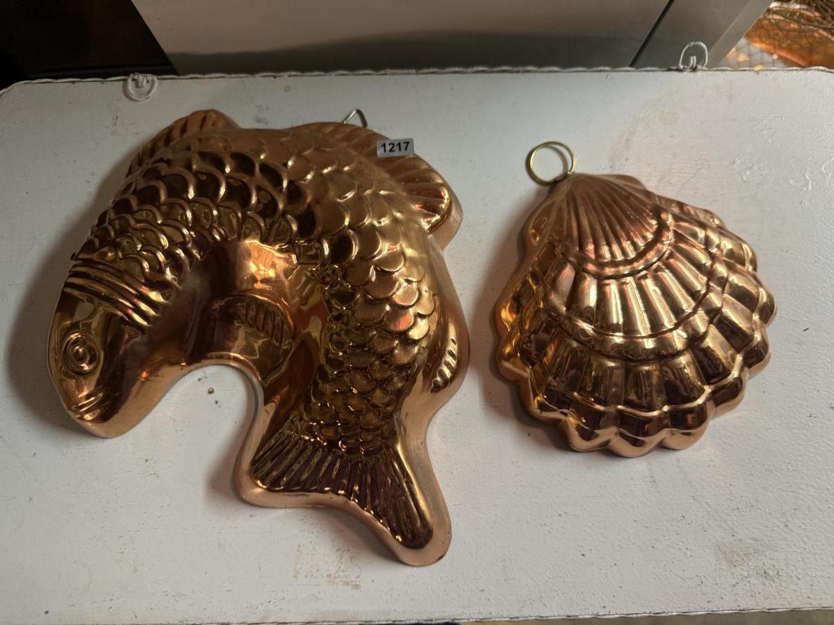 Fish & seashell copper cake pans | EstateSales.org