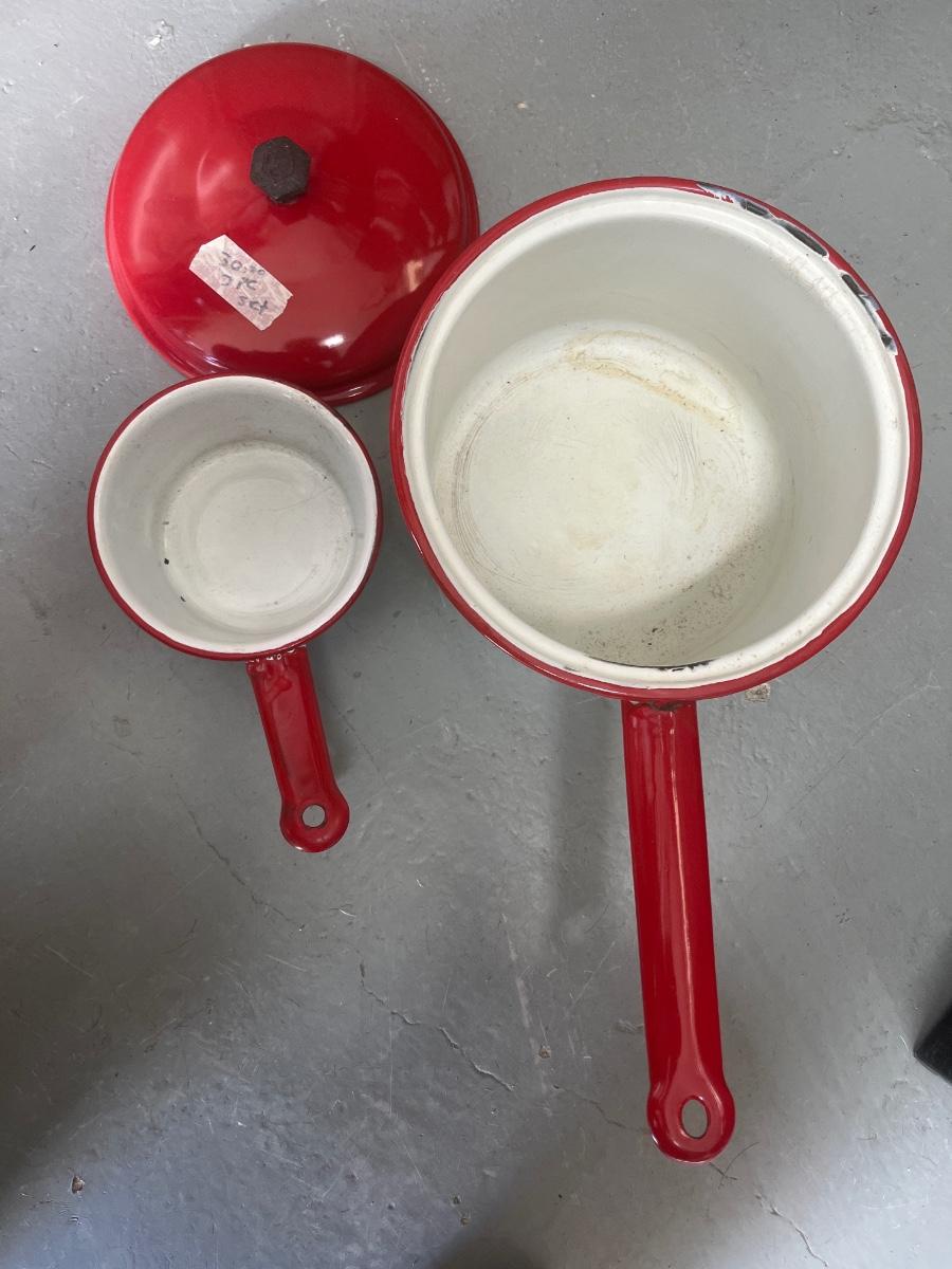 Enamel pots | EstateSales.org