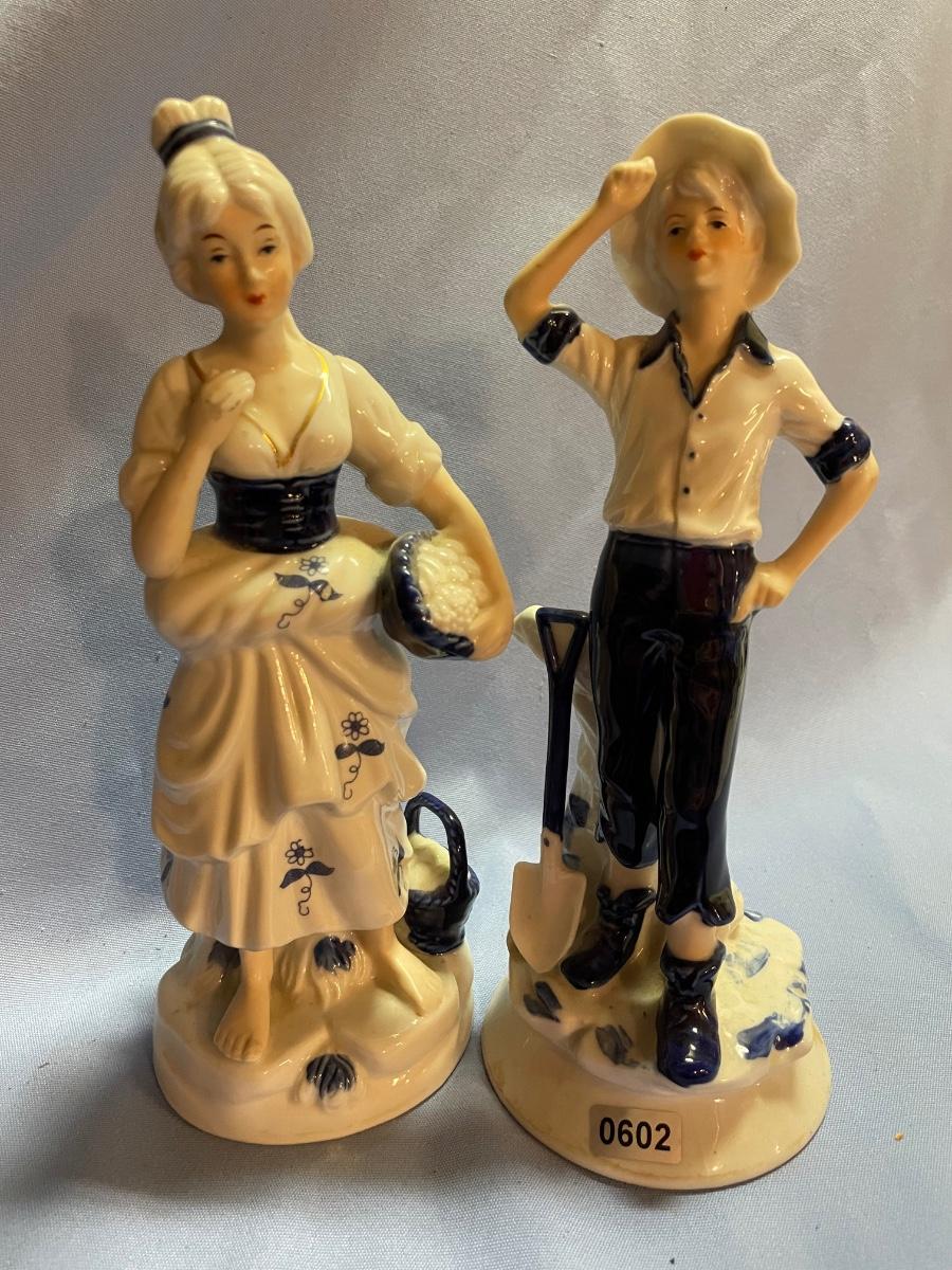 Colonial boy & girl-cobalt blue | EstateSales.org