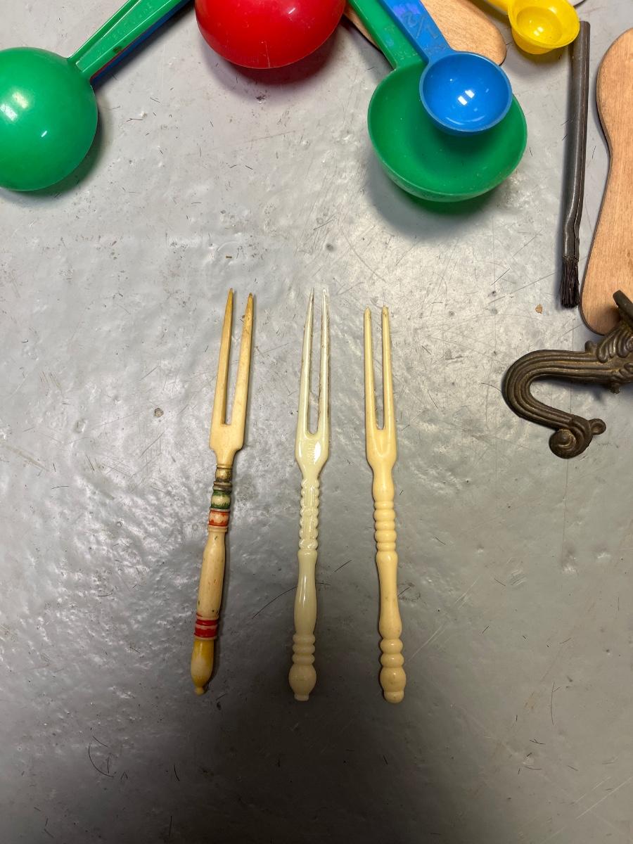 Vintage cocktail forks | EstateSales.org