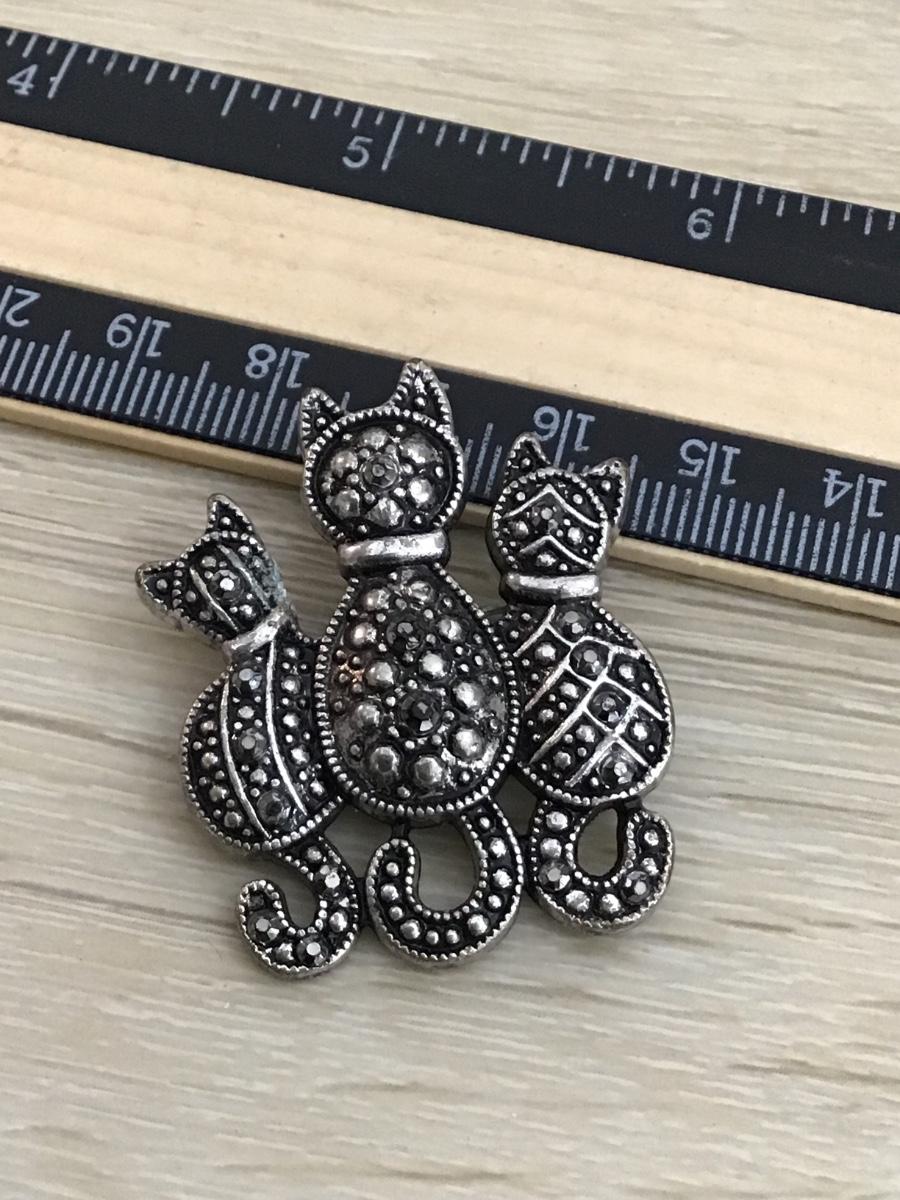 Kitten Pin | EstateSales.org