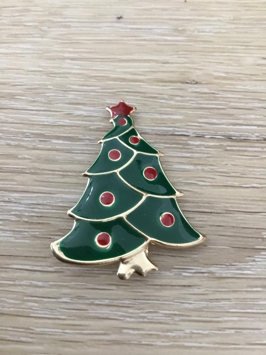 Vintage Christmas tree pin | EstateSales.org