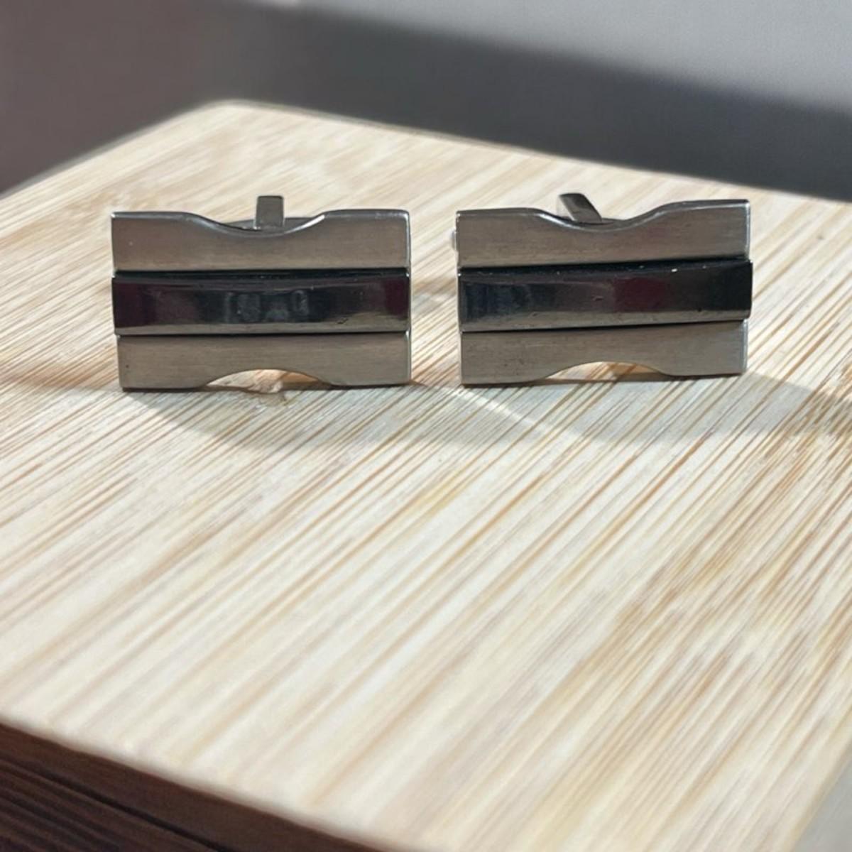 Kenneth Cole Reaction Cufflinks | EstateSales.org