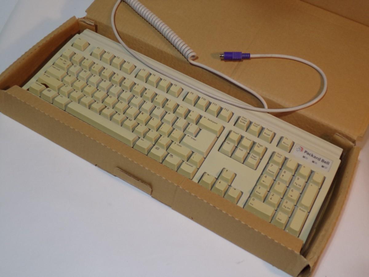 Vintage Packard Bell keyboard, PS-2 | EstateSales.org