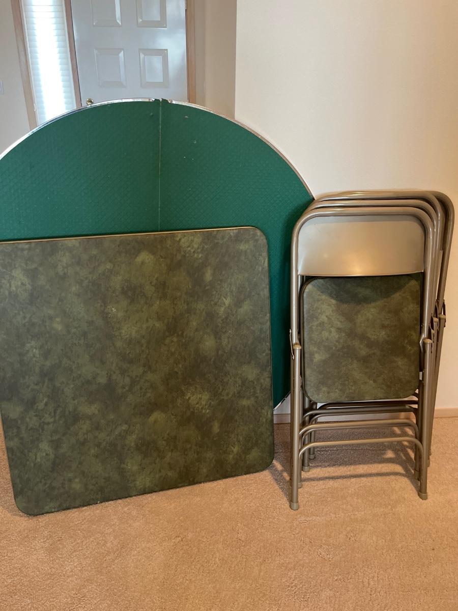 Folding table, 4 chairs & round topper | EstateSales.org
