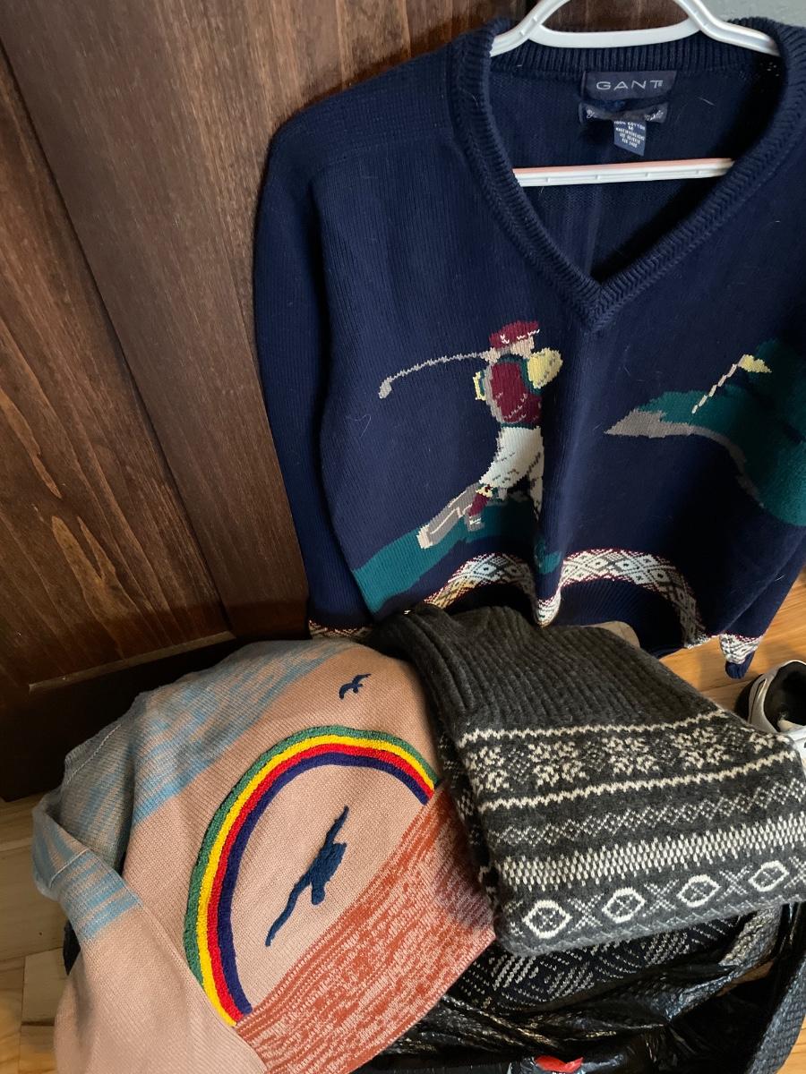 Fun men’s sweaters | EstateSales.org