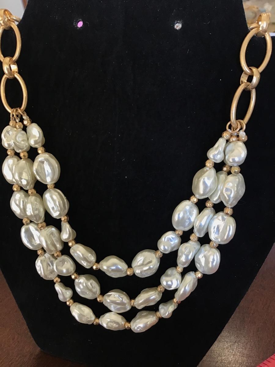 Beautiful 3 Strand Collar Necklace | EstateSales.org