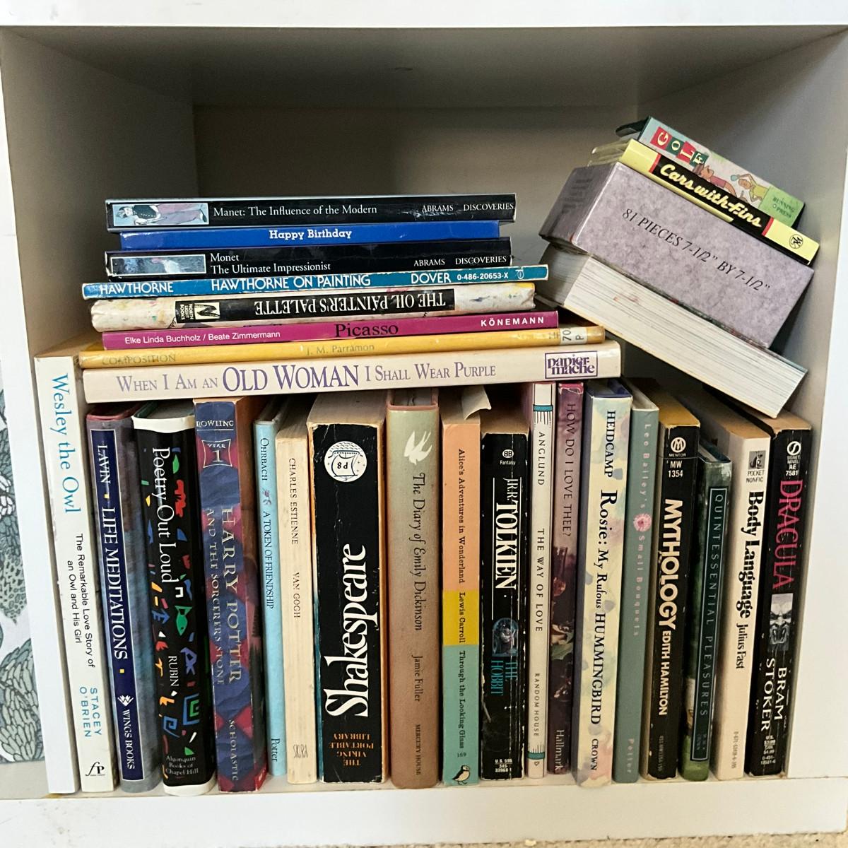 349 Books Lot | EstateSales.org