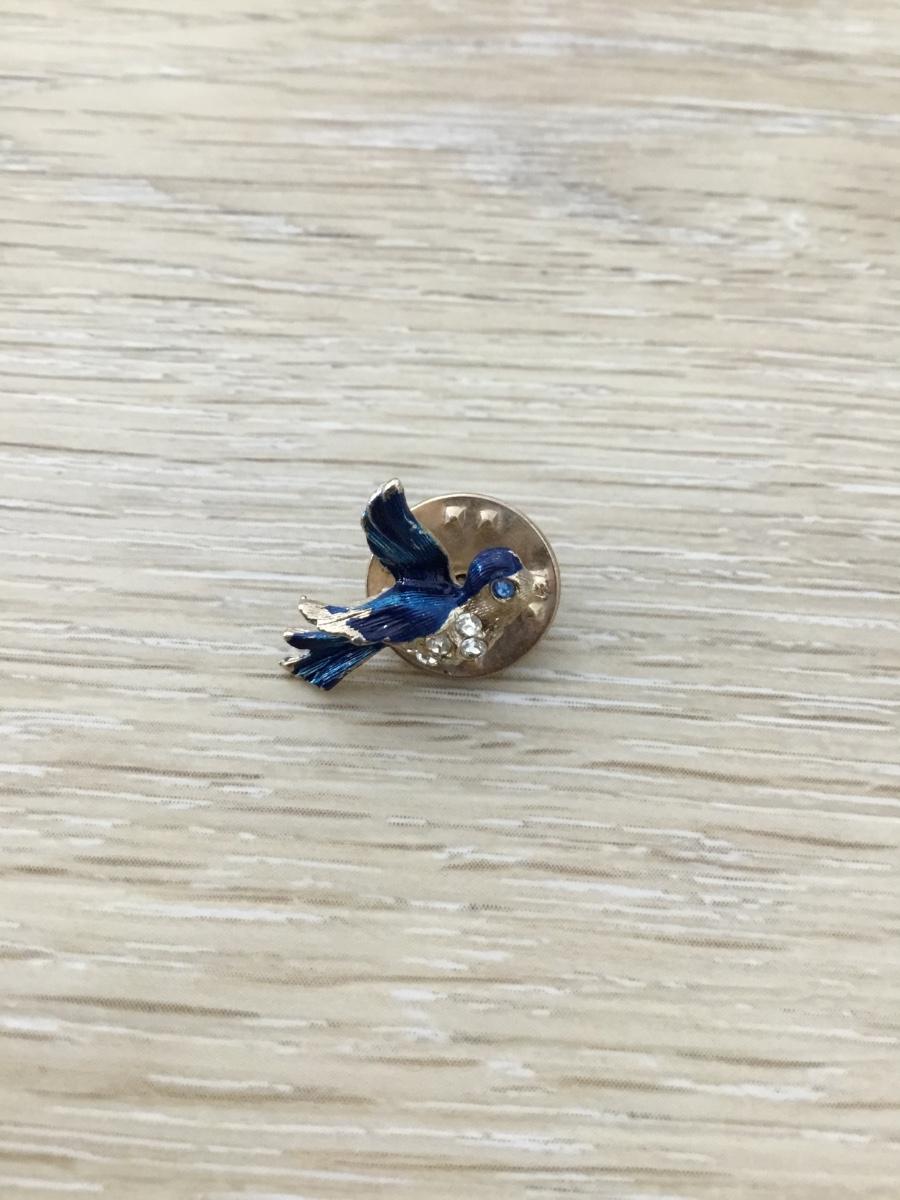 Vintage blue bird push pin | EstateSales.org