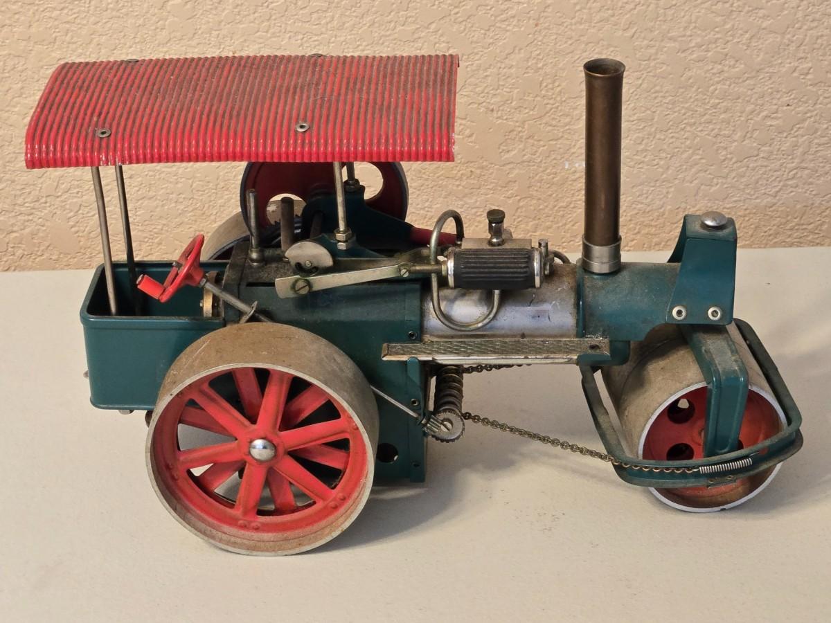 Vintage Steam Engine Tractor Toy | EstateSales.org