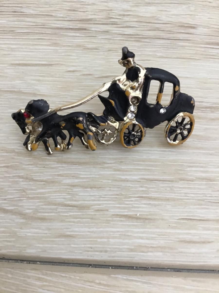 Vintage Horse and carriage pin/brooch | EstateSales.org