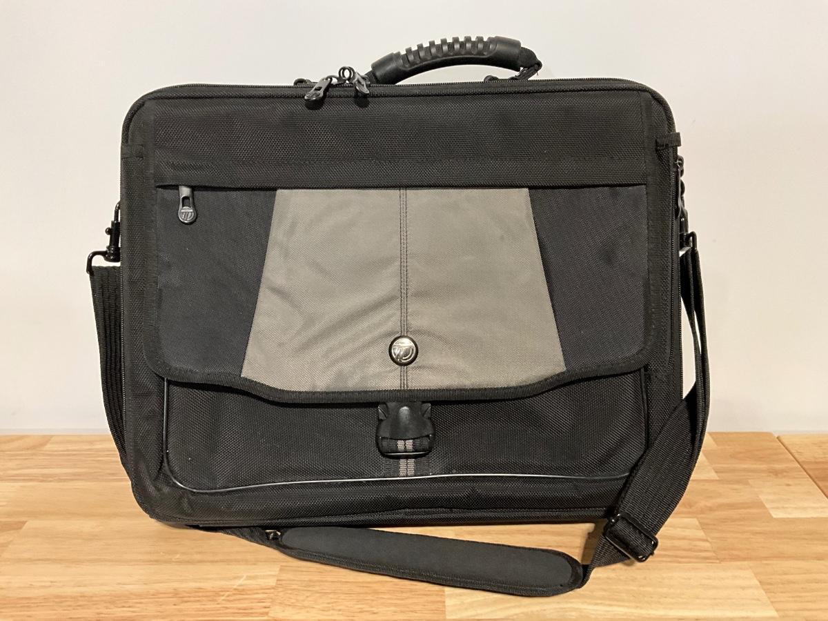 Computer Business Bag | EstateSales.org