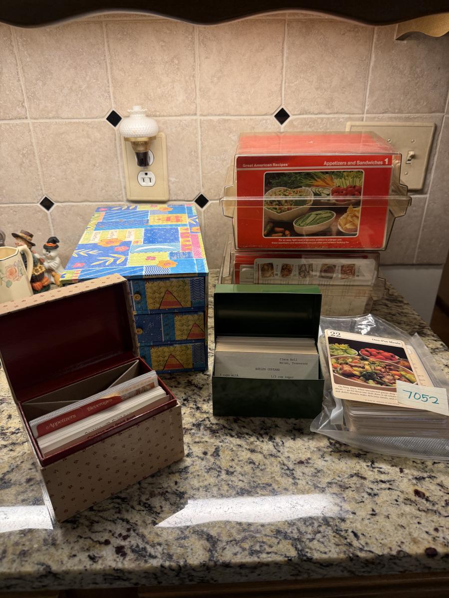 Recipe boxes | EstateSales.org