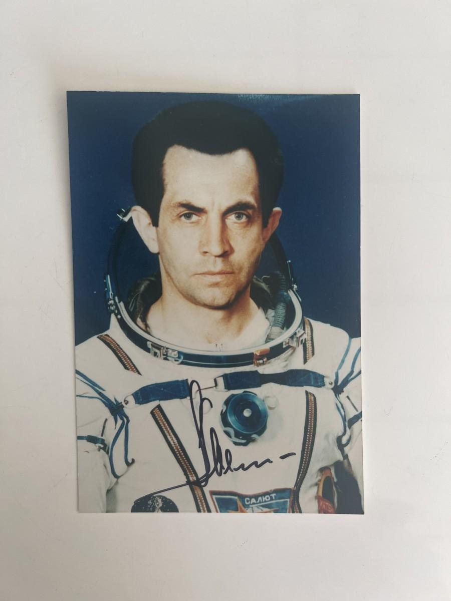 Cosmonaut Aleksandr Ivanchenkov signed photo | EstateSales.org