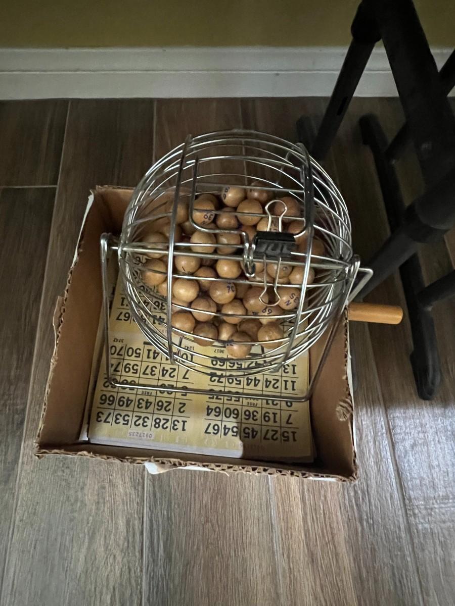 Bingo game set | EstateSales.org