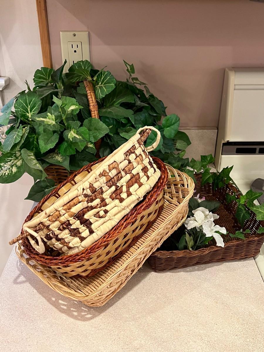 Small Basket Lot | EstateSales.org
