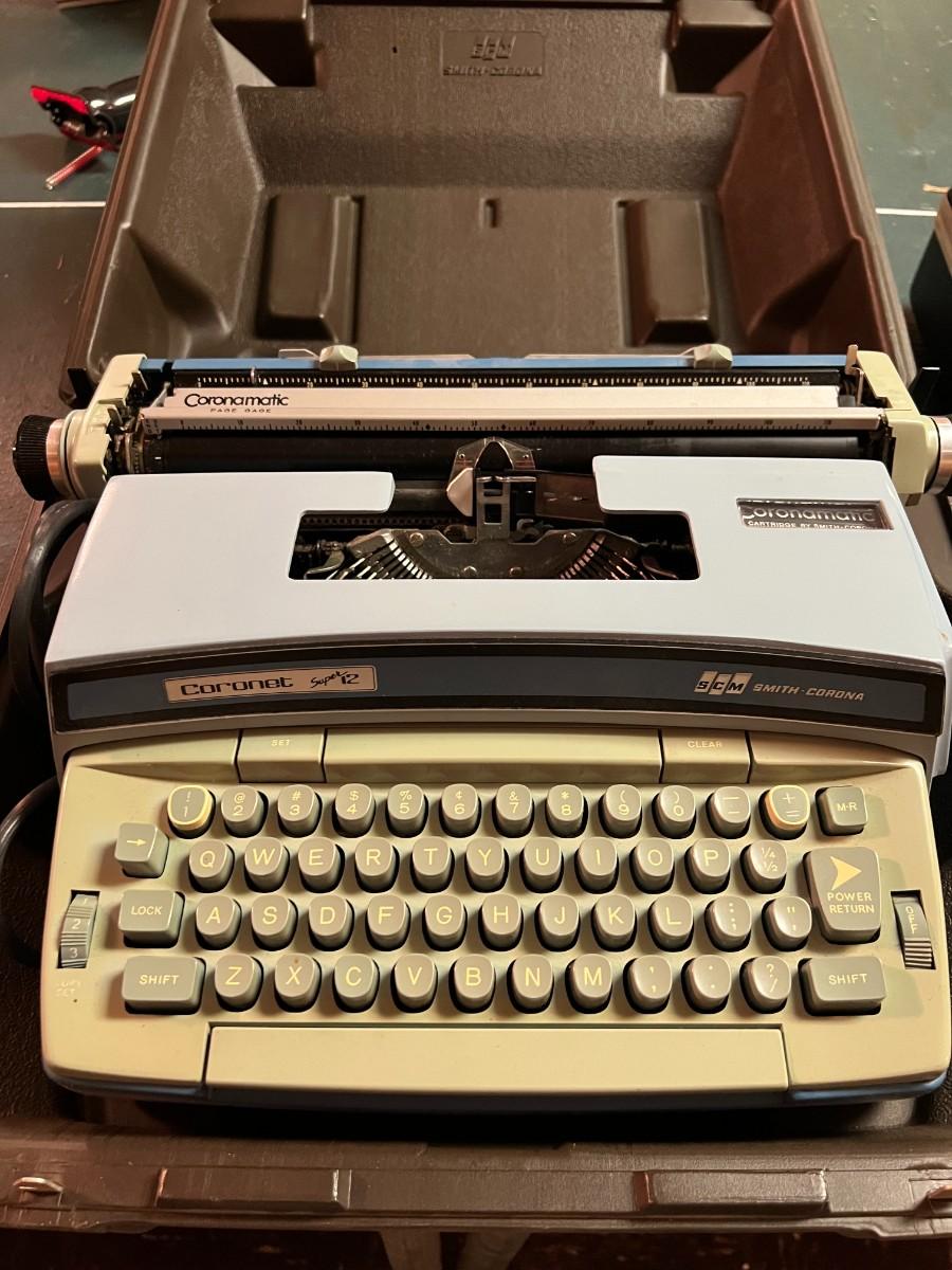 Vintage Smith-Corona Coronet Typewriter | EstateSales.org