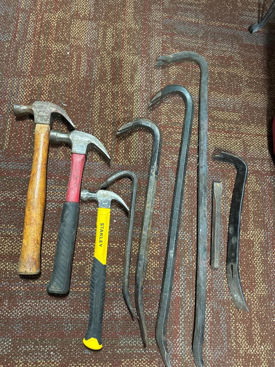 Pry bars and hammers | EstateSales.org