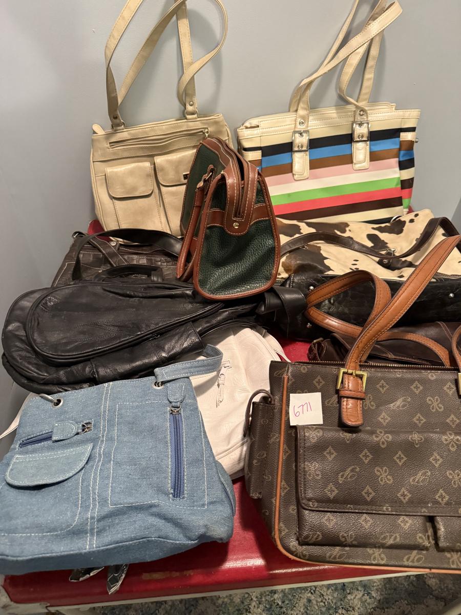 Purse collection | EstateSales.org
