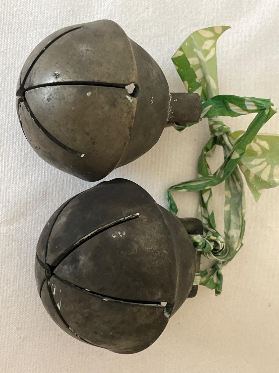 Vintage 2 jingle bells | EstateSales.org