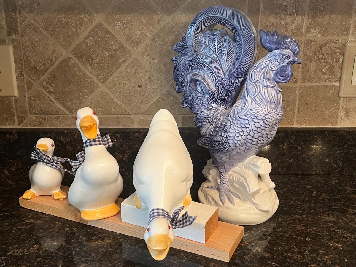 Rooster and Geese Kitchen Décor | EstateSales.org