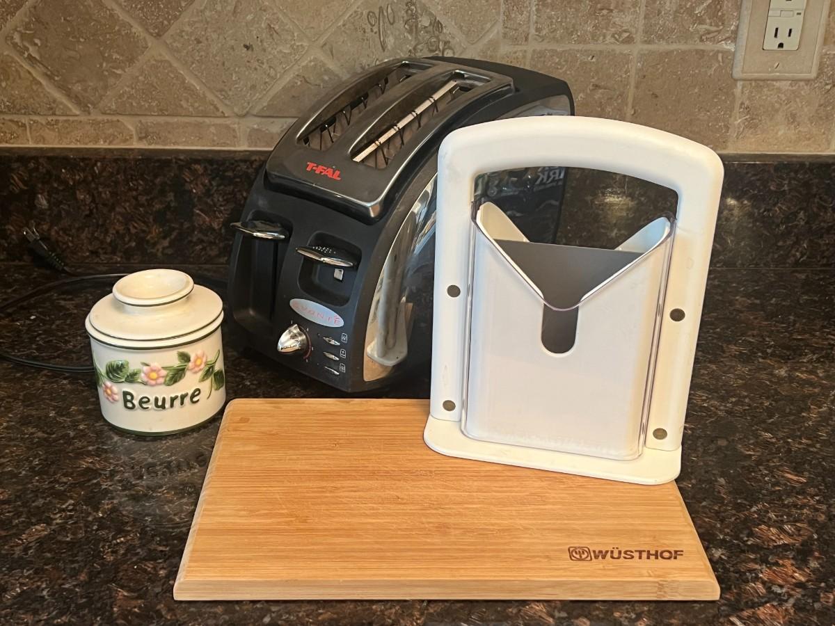 Toaster Lot | EstateSales.org