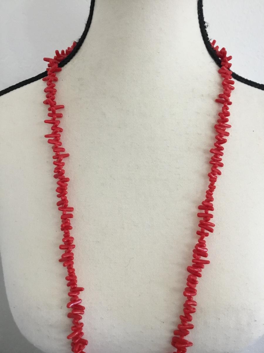 Red statement beaded fashion necklace | EstateSales.org
