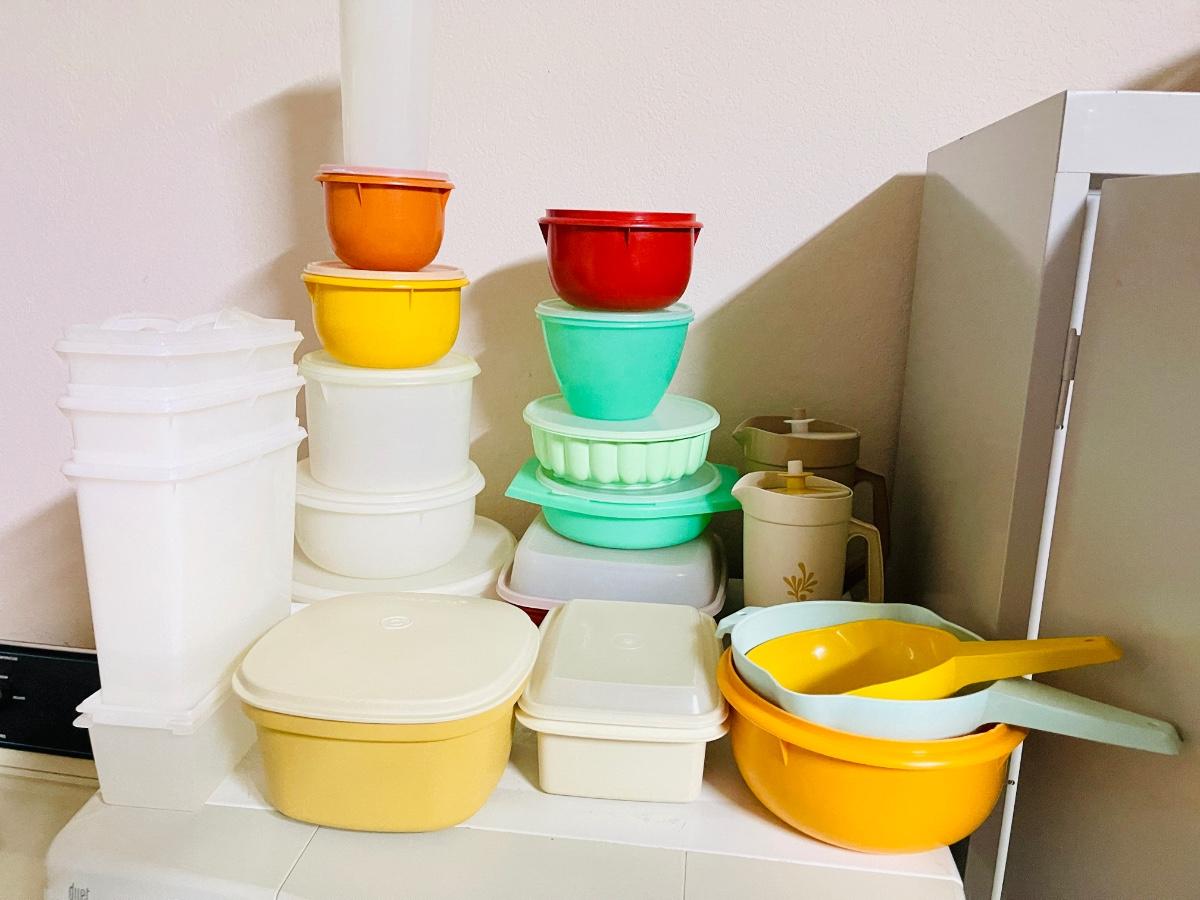 Tupperware Lot | EstateSales.org
