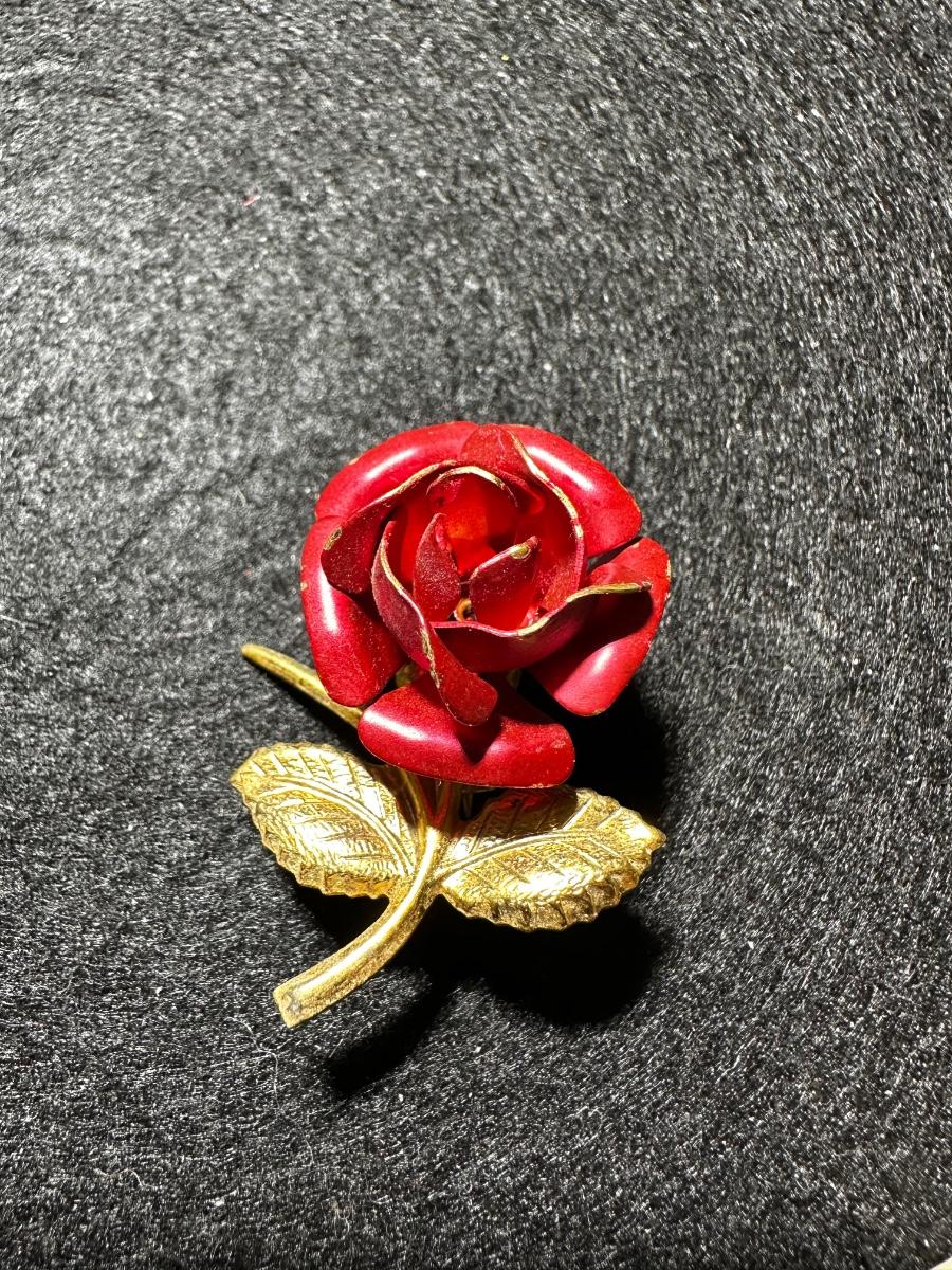 Vintage Gold tone red rose brooch | EstateSales.org