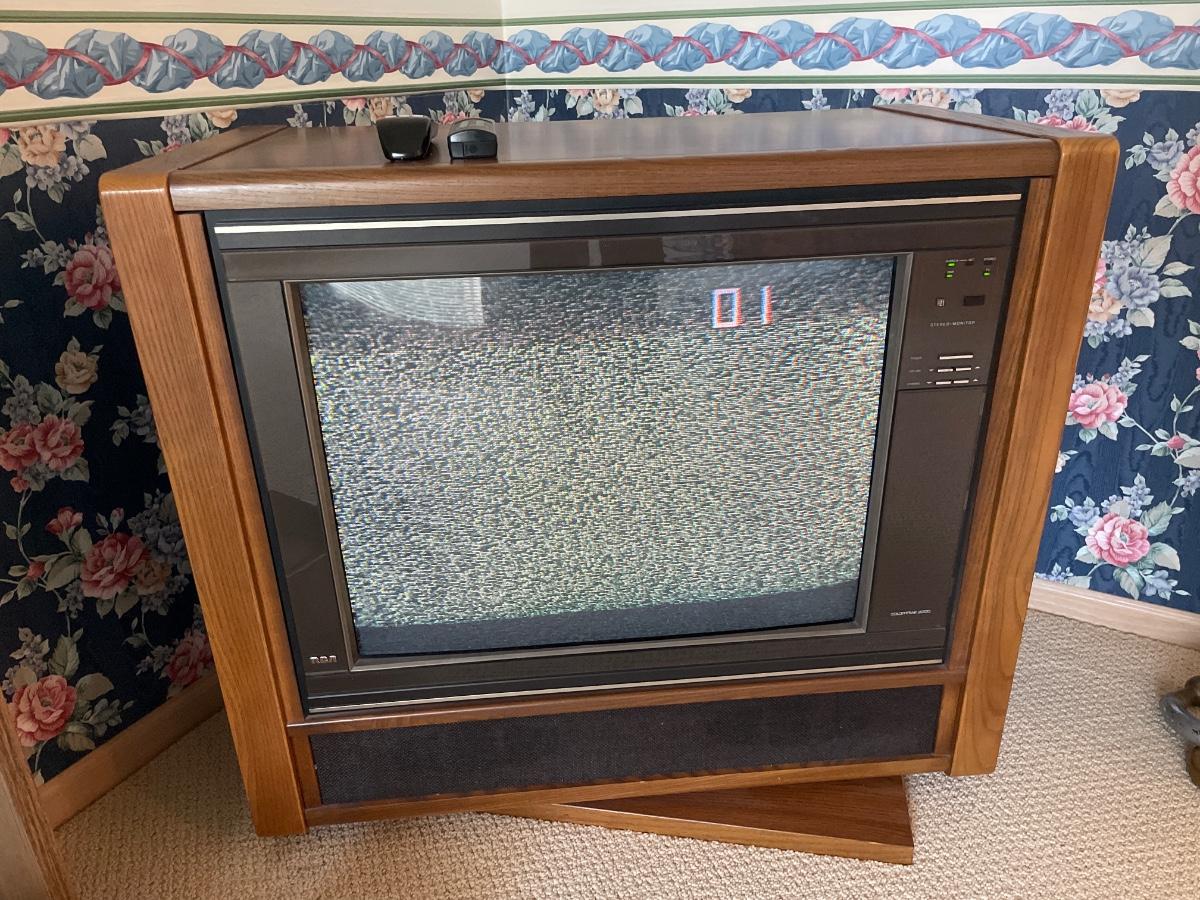 Vintage RCA TV | EstateSales.org