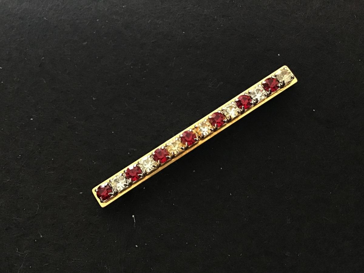 Beautiful Bar pin Brooch | EstateSales.org