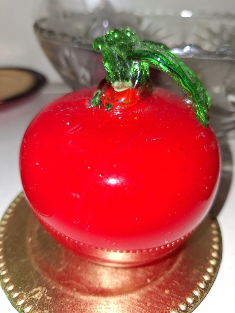 Glass tomato | EstateSales.org